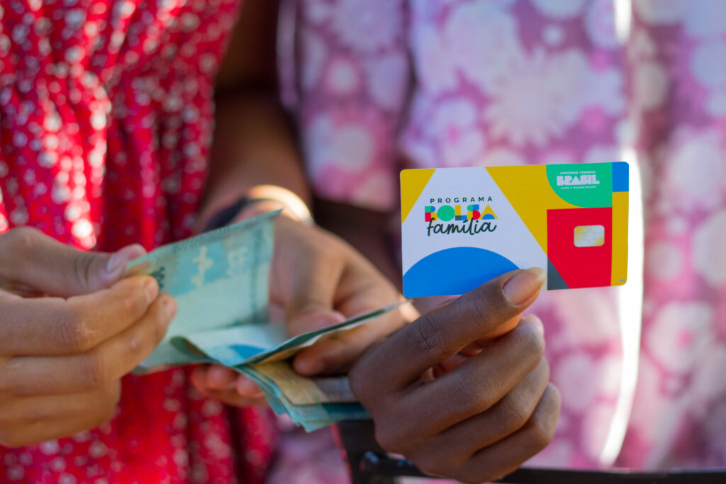 Bolsa Família de Junho vem com BÔNUS recheado de R$ 150 x 2 para este ...