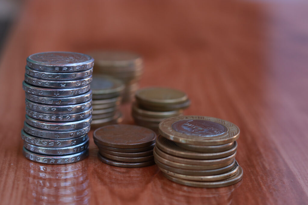 Esta simples moeda de R$ 1 pode valer quase R$ 5.000 - Guia do Benefício