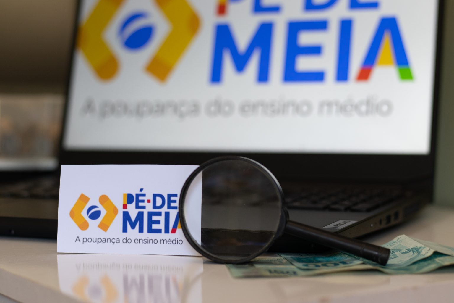 Pé-de-meia em 2025! Veja quem tem direito ao benefício e RECEBA R$ 200,00 mensais!