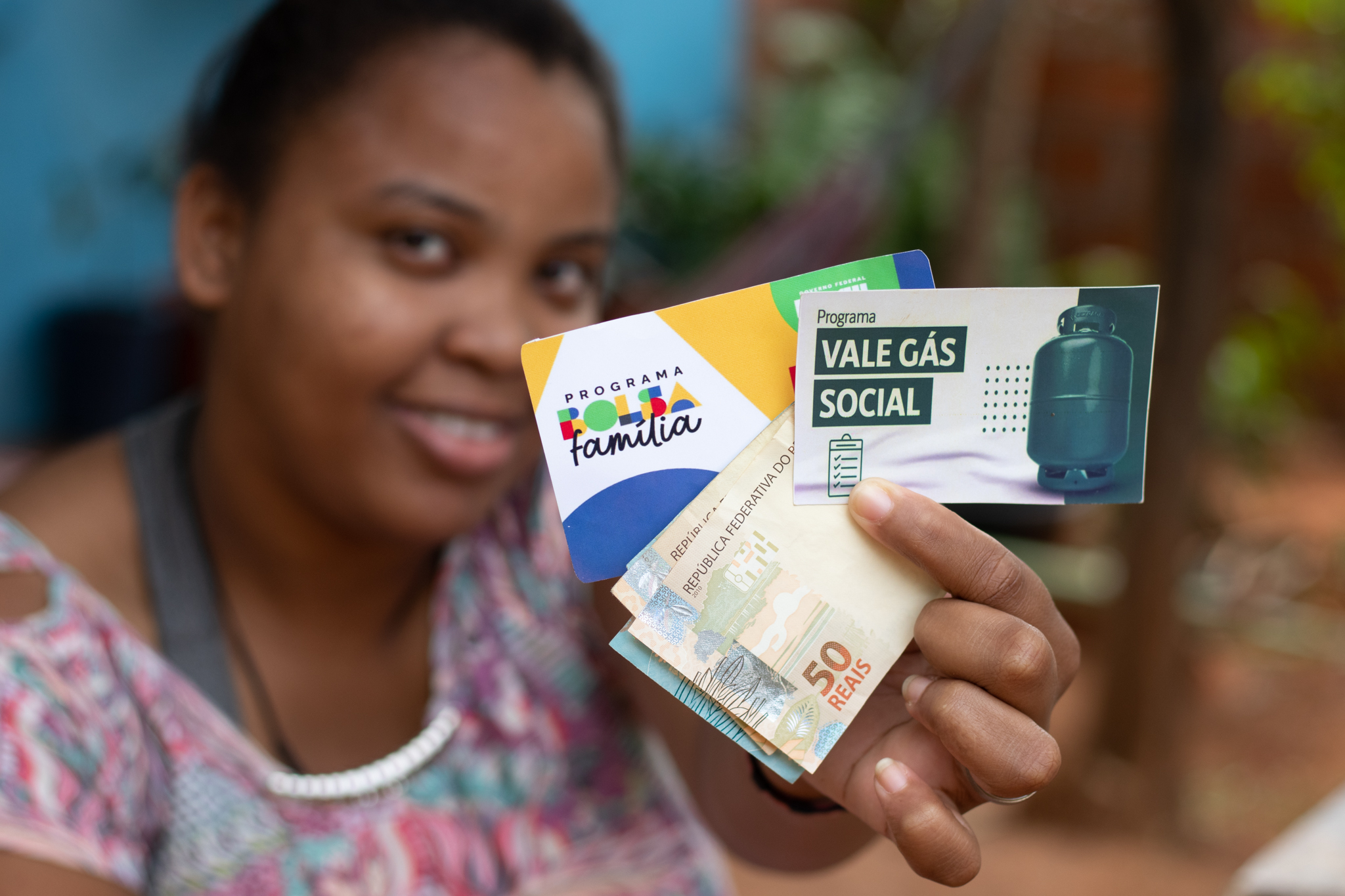 Posso receber o Vale-Gás + Bolsa Família este mês? Veja como sacar!